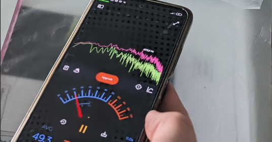 Wie laut ist es eigentlich in der Schule? Die Klasse 6b nutzt im Rahmen des Physikunterrichts ...